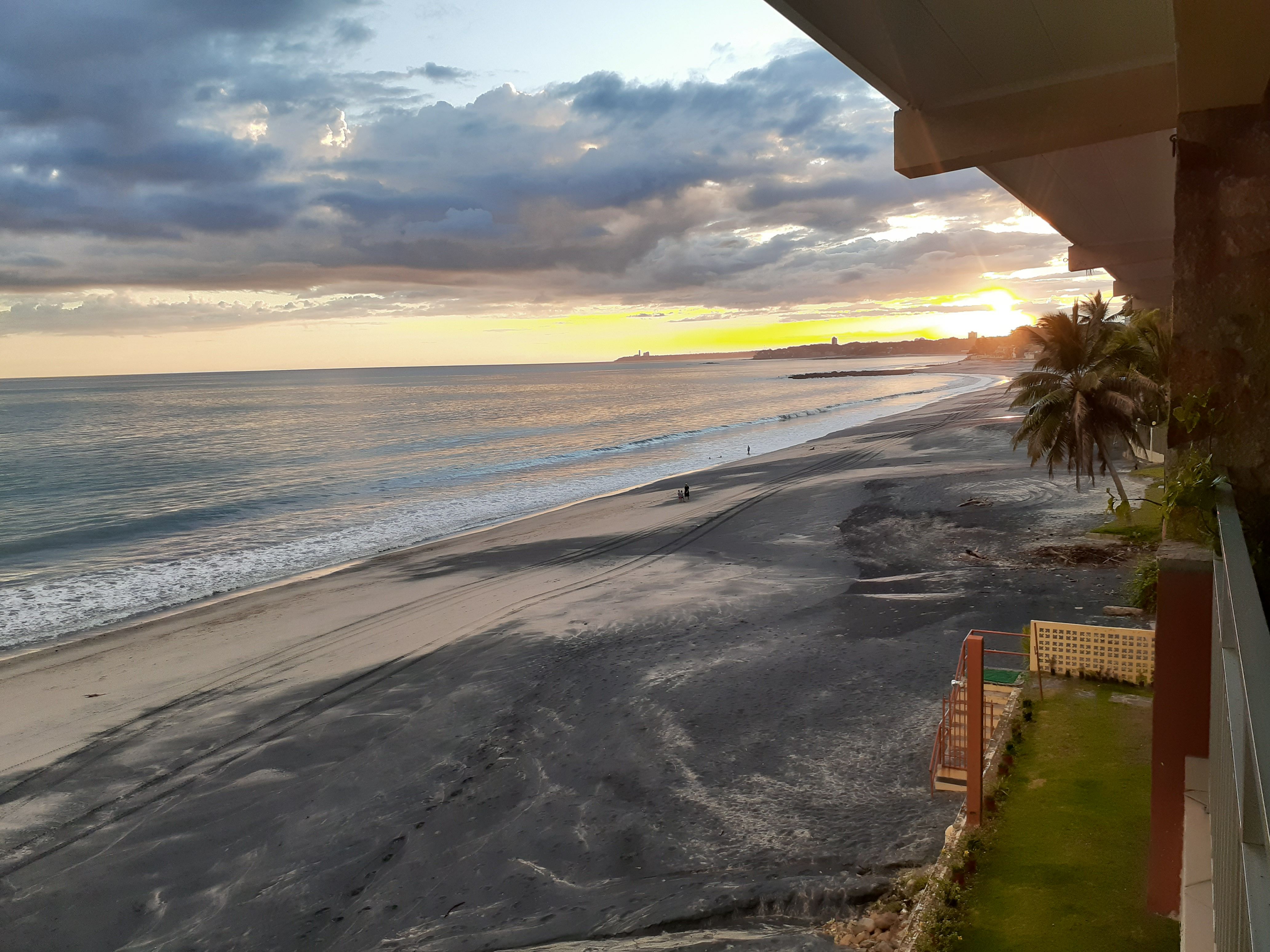 Charming beachfront condo at Coronado Beach, Panama