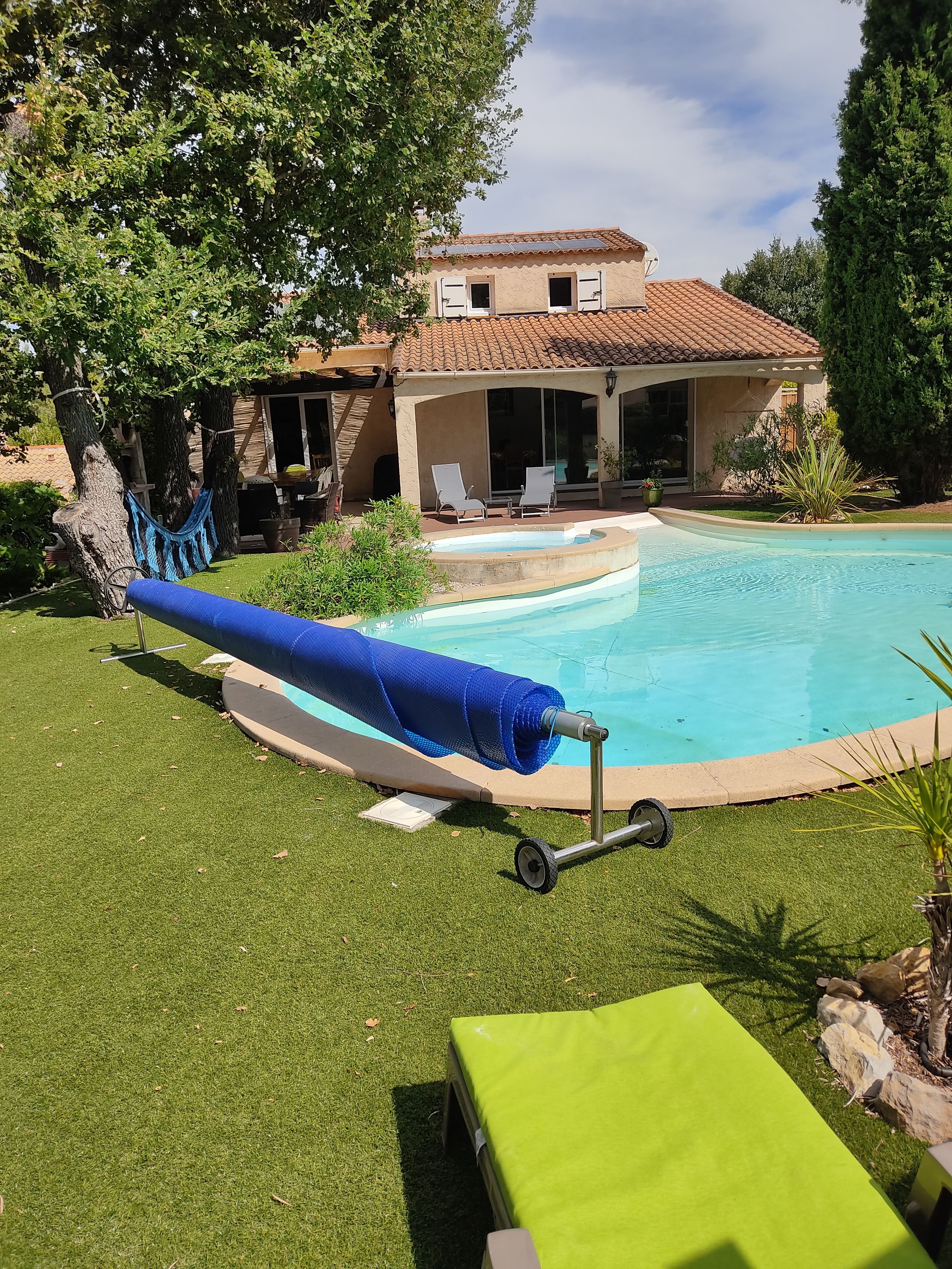 House with swimming pool in Mimet, France - Claude's place