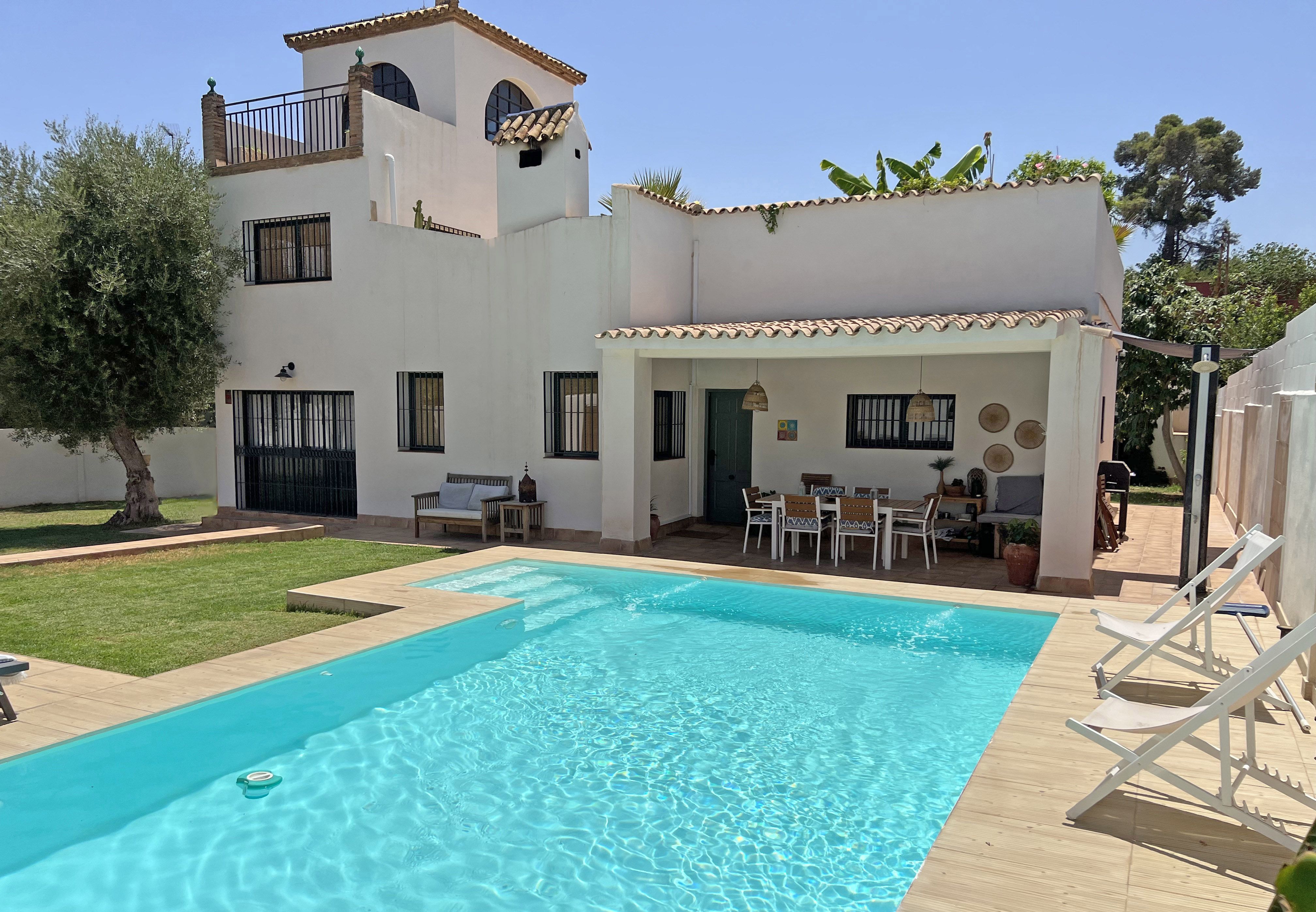 Stylish villa near Seville